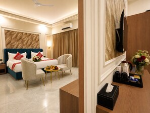 Family Suite with Jacuzzi | Cofre no quarto, quartos insonorizados, Wi-fi grátis 