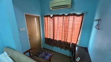 Quarto luxo | Escrivaninha, ferros/tábuas de passar roupa, Wi-Fi de cortesia
