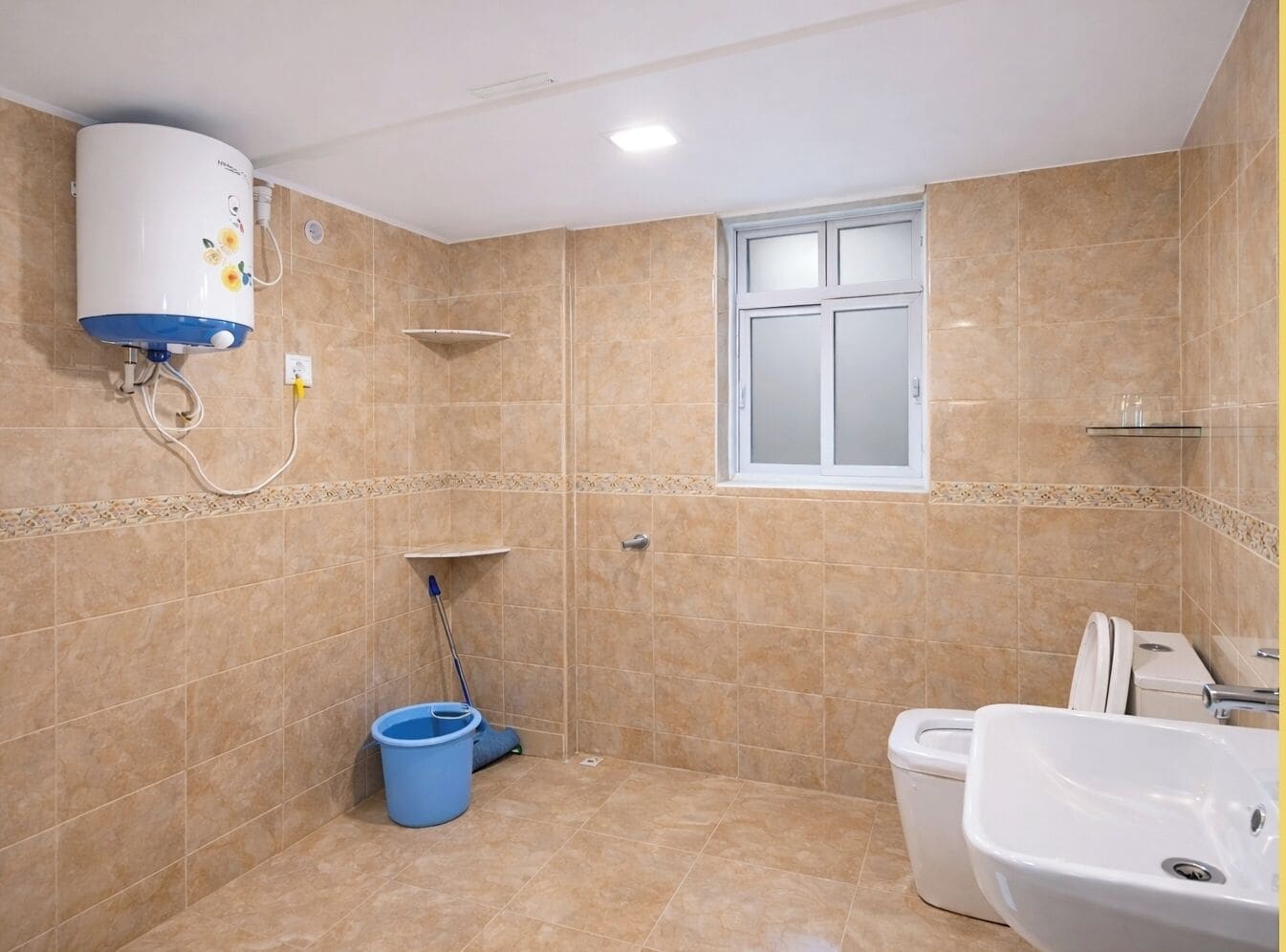 Um polibã, um chuveiro fixo, artigos de higiene pessoal grátis, um bidé 