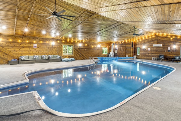 Featured On Tv! Epic Indoor Pool Sleeps 24 - Warren Dunes State Park, Sawyer