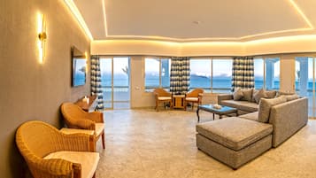 Suite Royal, varanda, vista para o mar | Sala de estar | Impressoras