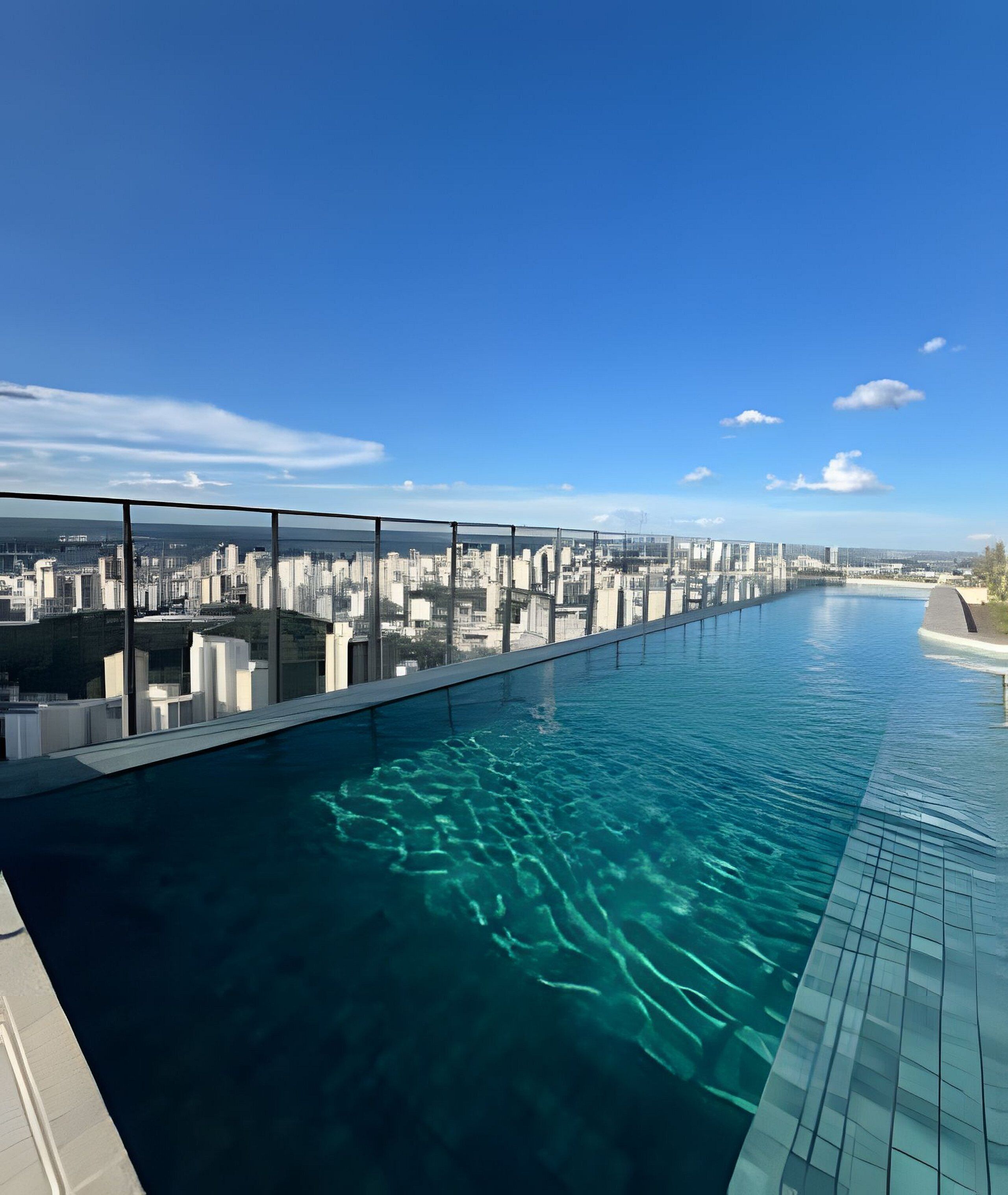 Apartamento Superior | Piscina | Piscina exterior, da(s) 8:00 à(s) 23:00, espreguiçadeiras 