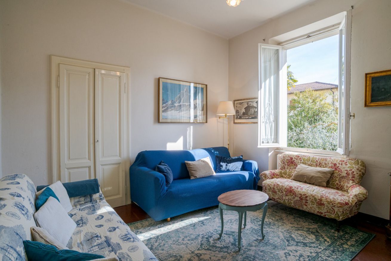 A Charming, Detached, 200-square-meter Period House On Three Levels, Accommodating Up To 10 People.the Property Is Located In Gravedona E Uniti, A Charming Village On The Northwest Shore Of Lake Como, Known For Its Historic Center And Picturesque Lakefro - Colico