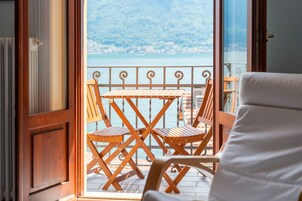 Apartamento, 1 quarto, sacada, vista para o lago | Parte interna