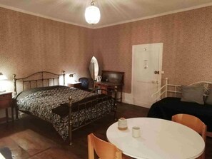 Quarto Clássico com Cama de Casal | Wi-fi grátis 
