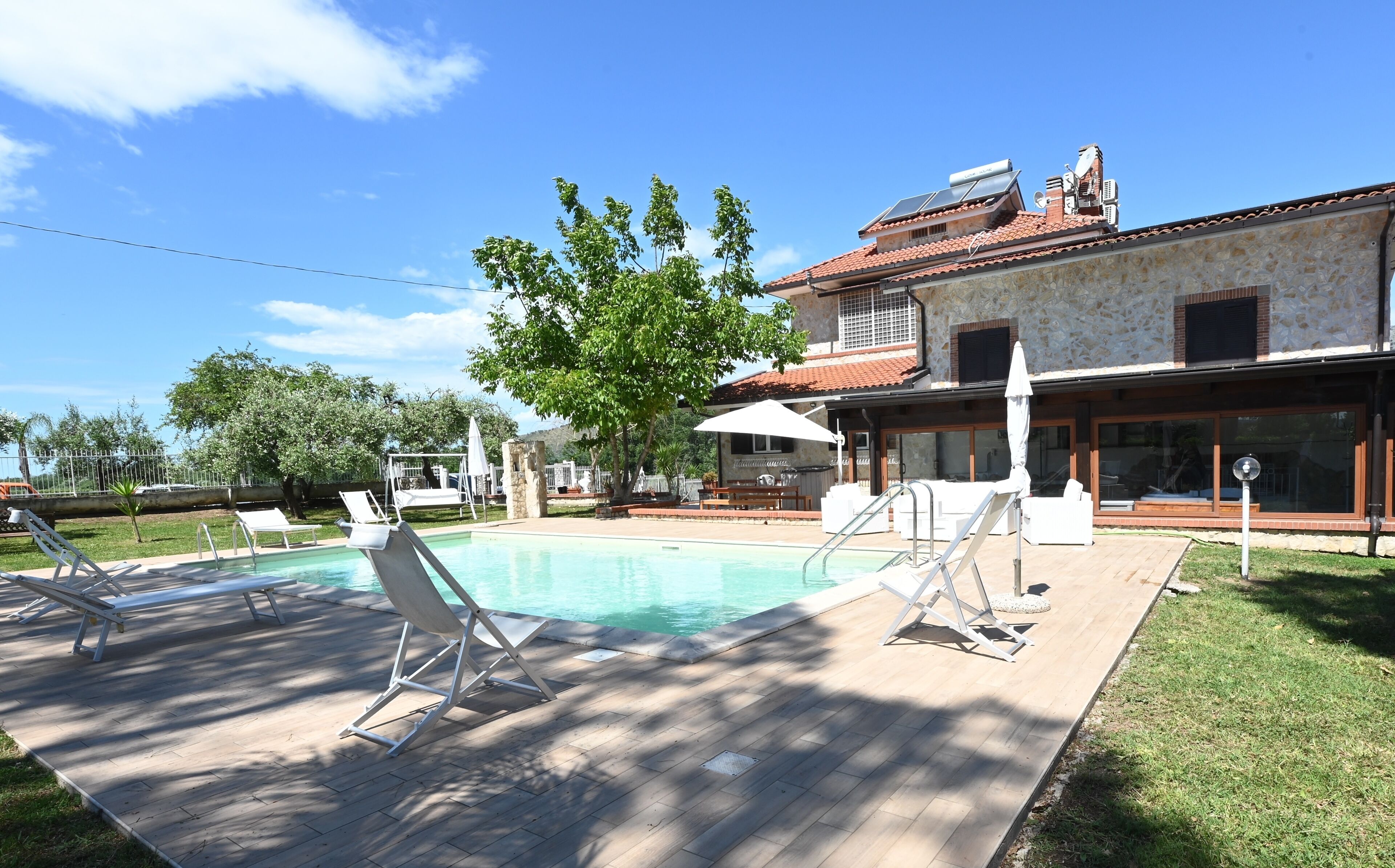 Piscina interior, piscina exterior 