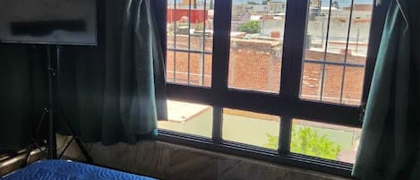 Quarto básico, vista para a cidade | Wi-Fi de cortesia