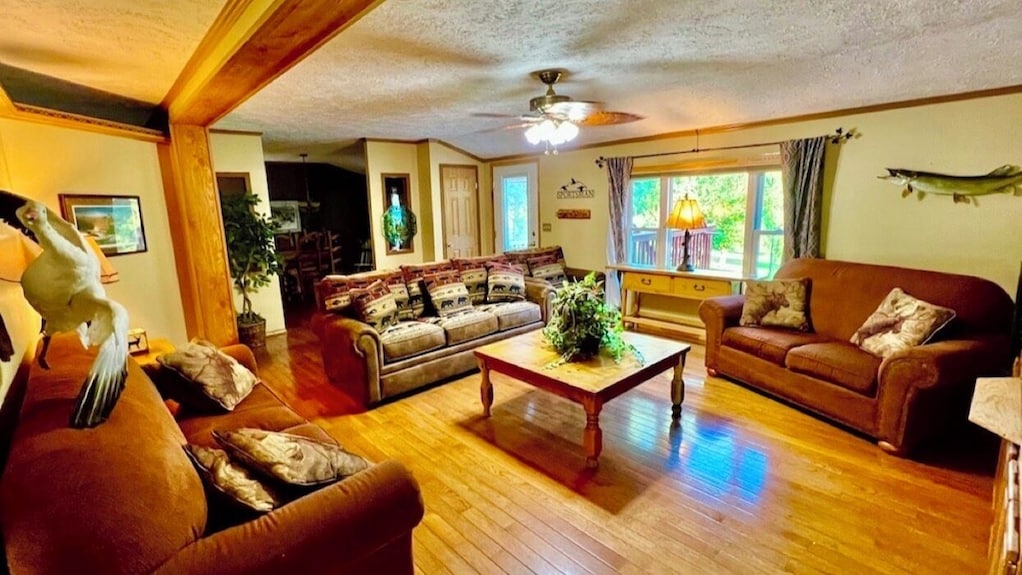 Longview Lodge 6br W/ Swimming Pond & Hot Tub - Iowa