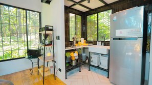One of a kind signature villa, botanic paradise | Cozinha americana privada | Frigobar, micro-ondas, cafeteira/chaleira