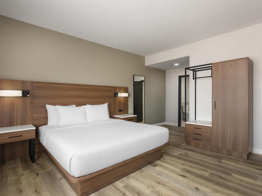 Quarto Standard, 1 cama king-size, acessível, cozinha | Secretária, secretária adequada para computadores portáteis
