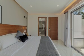 Suite Deluxe | Cofre no quarto, secretária 