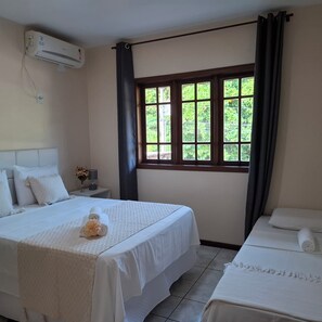 Apartamento Superior, vista para a piscina | Secretária, Wi-fi grátis 