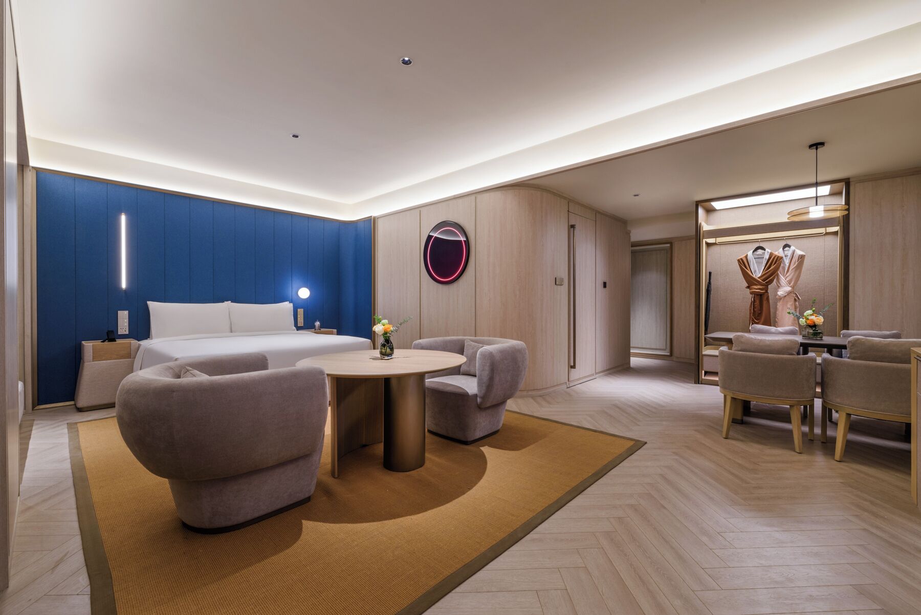 Quarto Duplo Presidencial | Roupa de alta qualidade, minibar grátis, secretária 