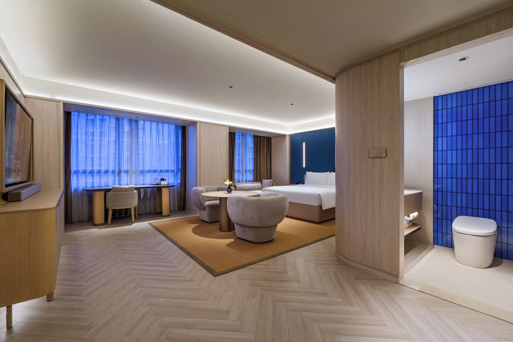 Quarto casal executivo | Roupas de cama premium, frigobar (abastecido com itens grátis)