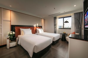 Quarto casal premier, vista para a cidade | Roupas de cama antialérgicas, frigobar, cofres nos quartos, escrivaninha