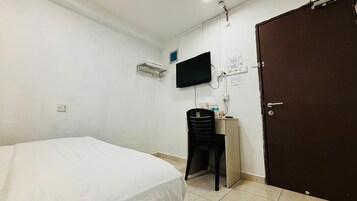Quarto Duplo Standard | Roupa de alta qualidade, secretária, Wi-fi grátis 