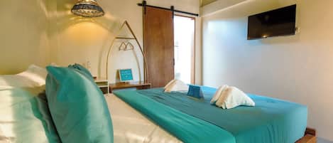 Quarto casal, 1 cama Queen, varanda | Wi-Fi de cortesia