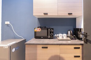 Estúdio Básico, 1 cama queen-size, Vista para a cidade | Kitchenette privada | Uma máquina de café expresso, uma cafeteira/bule, uma chaleira elétrica 