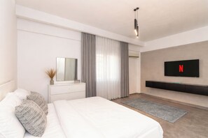 Estúdio Básico, 1 cama queen-size, Vista para a cidade | Ferro/tábua de engomar, Wi-fi grátis 
