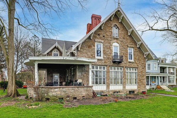 Historic Victorian Cottage, 1 Mi To Niagara Falls - Niagara Falls, NY