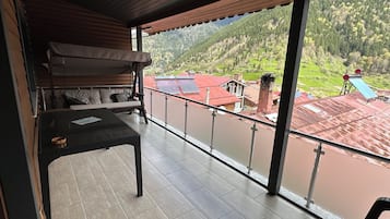 Apartamento família, vista para o lago | Terraço/pátio