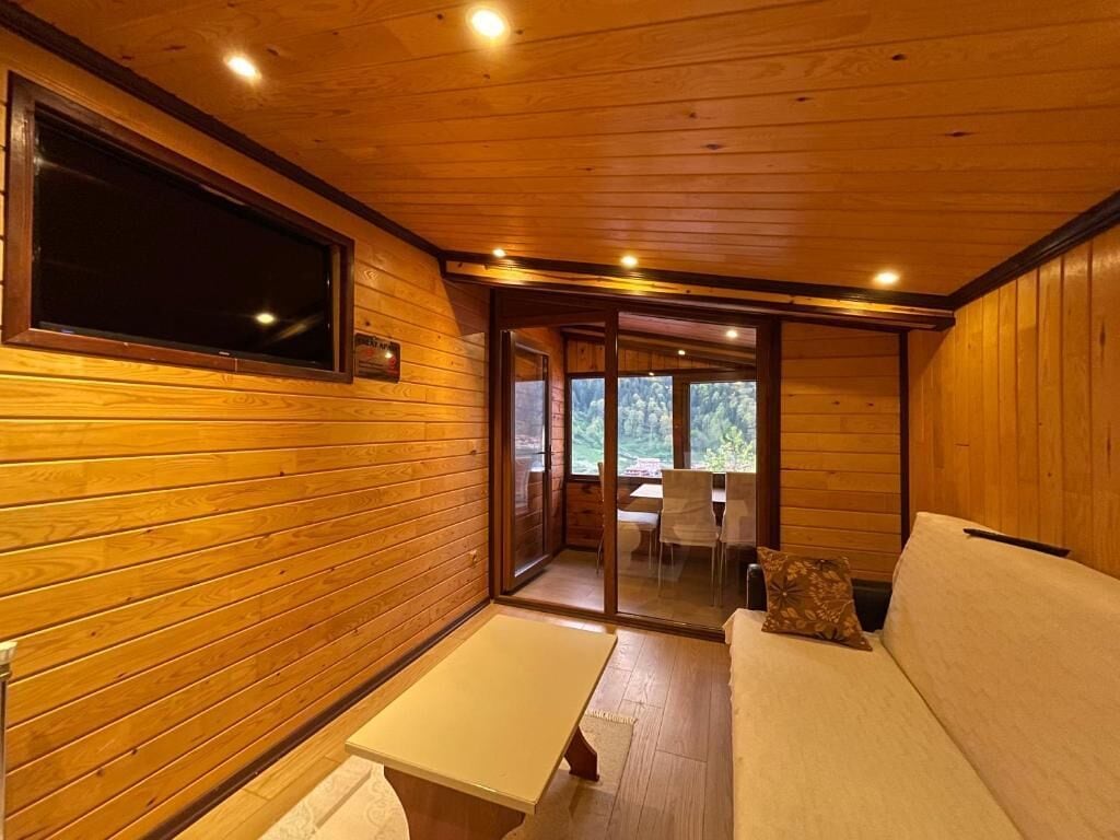Quarto Triplo Comfort, vista para o lago | Sala de estar