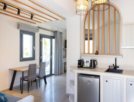 Suite, varanda | Cofre no quarto, Wi-fi grátis 