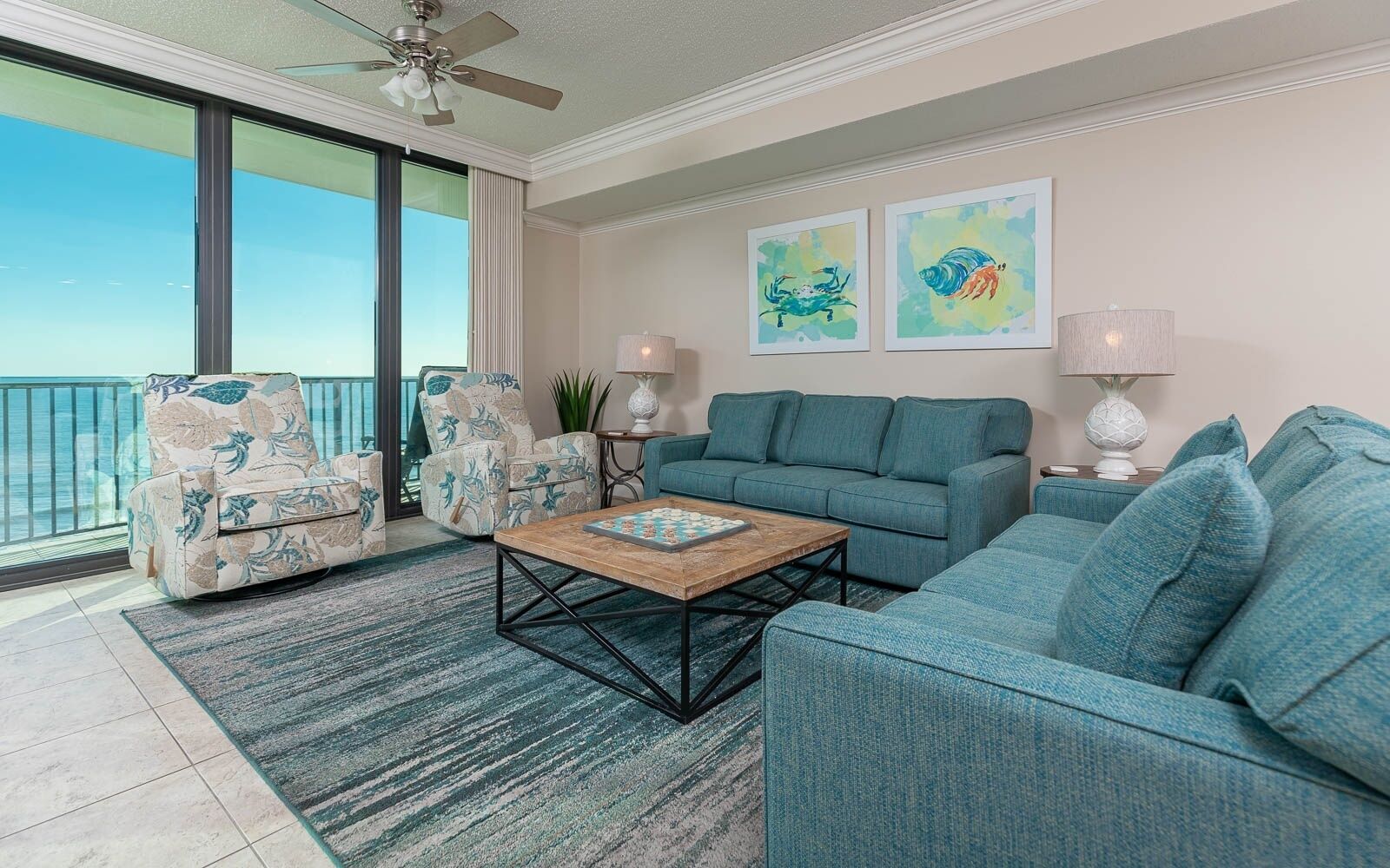 Condo, 3 quartos | Área de estar