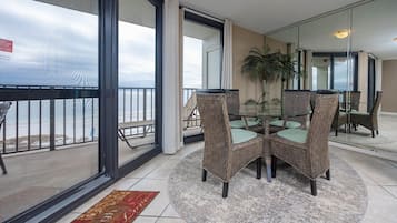 Apartamento em Condomínio Fechado, 1 quarto | Restaurantes