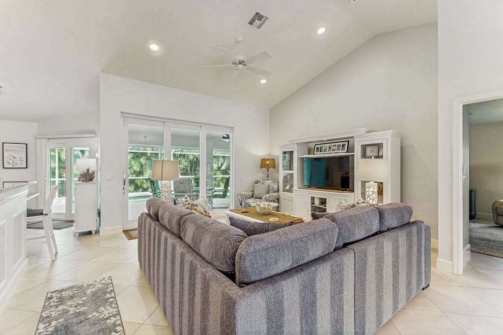 Coastal Home With Private, Heating Optional Pool, Lanai, And Internet - Marco Island, FL