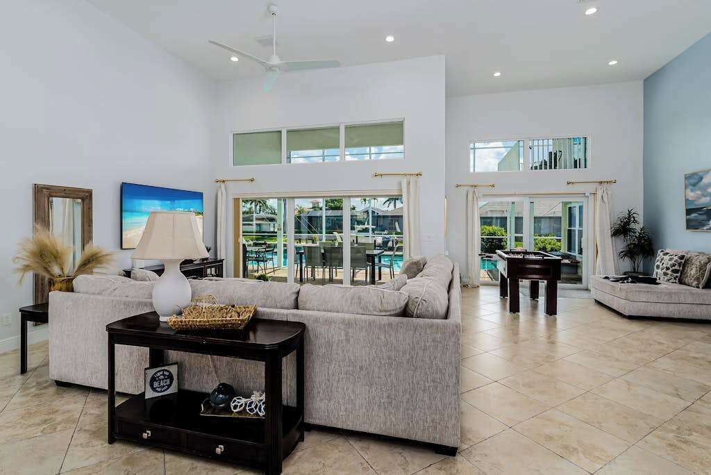 Spacious Dog-friendly Home With Private Pool/hot Tub, Dock & Close To Everything - Marco Island, FL