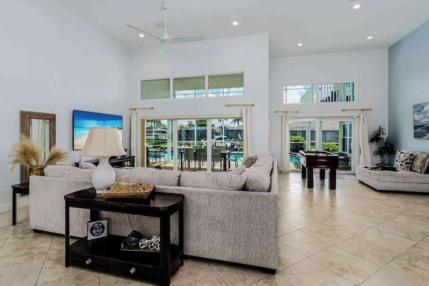 Spacious Dog-friendly Home With Private Pool/hot Tub, Dock & Close To Everything - Marco Island, FL