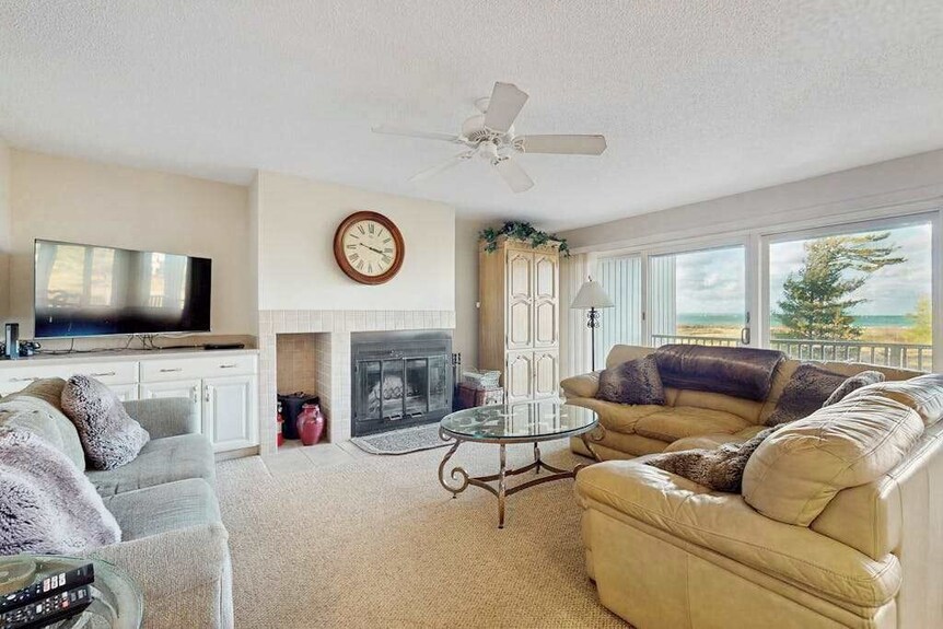 Beachfront Condo On Lake Michigan With Fireplace, Deck, Washer/dryer, Great View - Glen Arbor, MI
