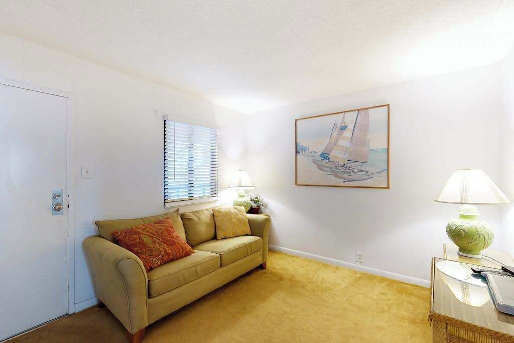 Convenient & Breezy Condo With Balcony, Pools, Tennis, Sauna & Gym - Ocean Pines, MD