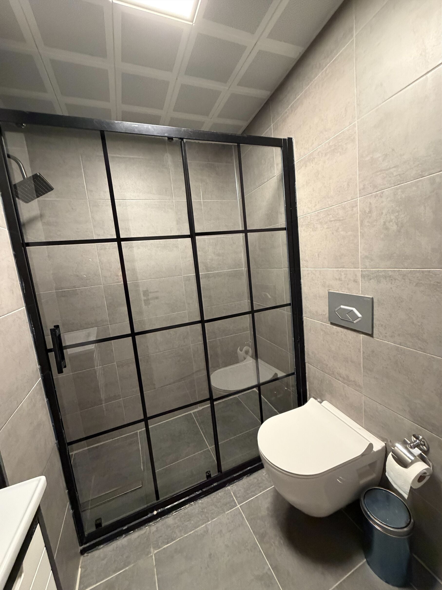 Quarto Standard | Casa de banho | Um secador de cabelo, toalhas fornecidas, sabão, champô 