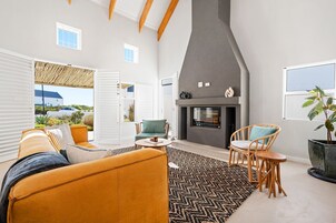 Casa (2 Bedrooms) | Interior