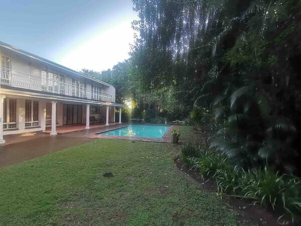 Spacious 4br Home Pool & Balconies Krantzkloof - Kloof
