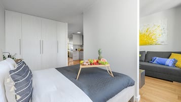 Apartamento Clássico, vista para o pátio | Cortinas/cortinados opacos, ferro/tábua de engomar
