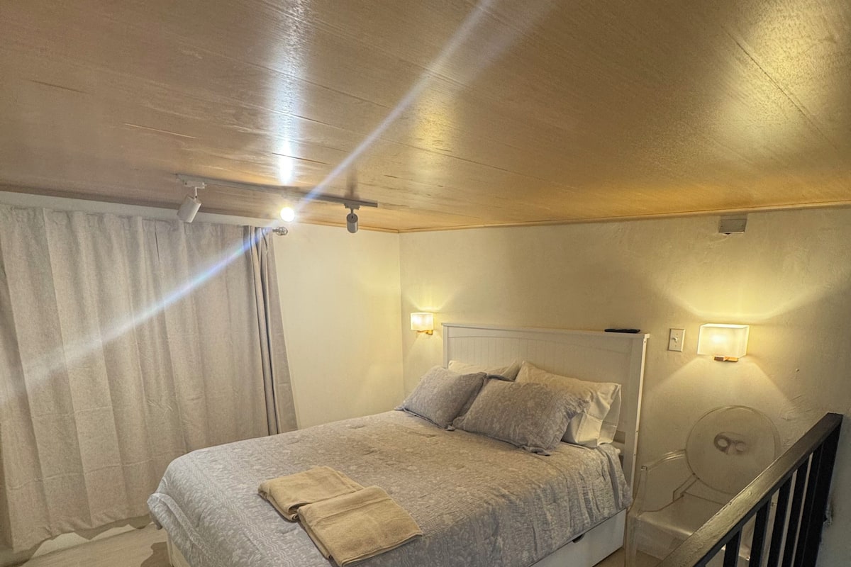 Loft, 1 cama Queen e sofá-cama, vista para a praia | Wi-Fi de cortesia, roupa de cama