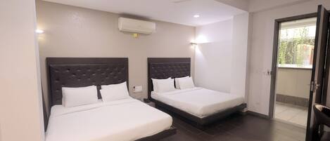 Quarto superior | Escrivaninha