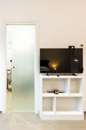 Quarto conforto | Cofres nos quartos, escrivaninha, espaço de trabalho para notebook