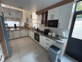 Casa, 5 quartos, varanda, vista para o jardim | Cozinha privada