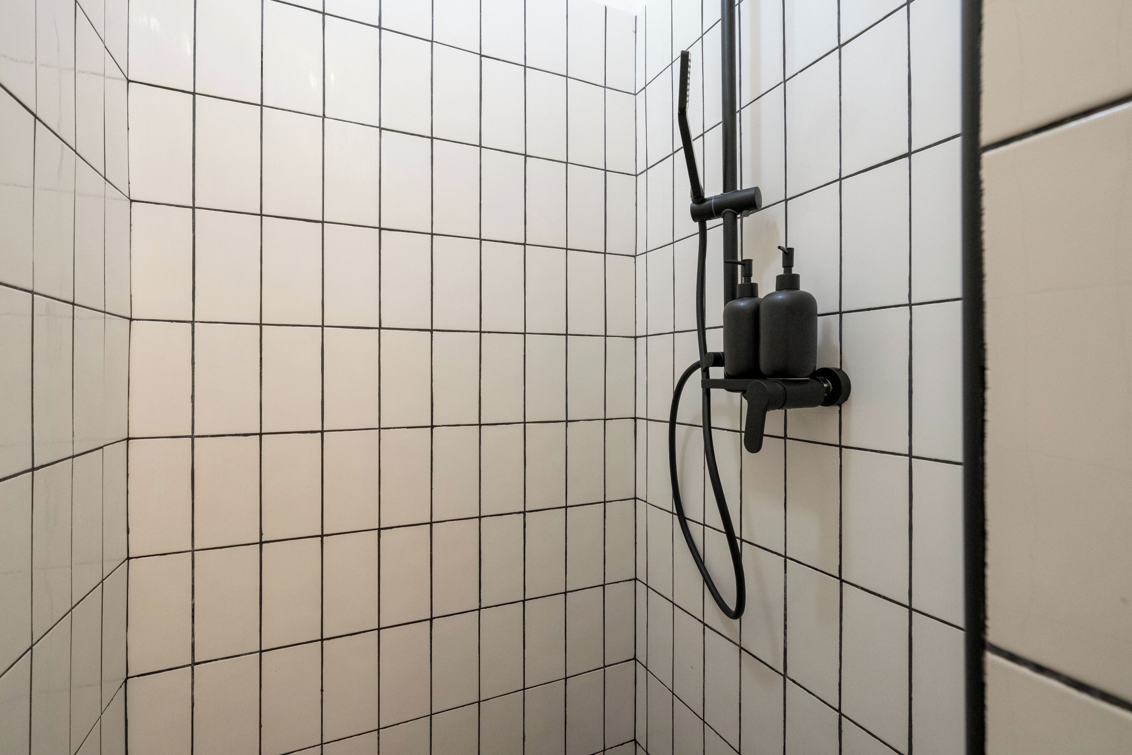 Quarto triplo conforto | Banheiro | Chuveiro, secador de cabelo, toalhas de banho, sabonete