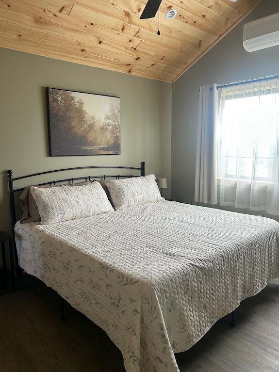 Cabin - Room 21 - 1 Bedroom, Full Bath, Mini-fridge, Microwave - Verona, NY
