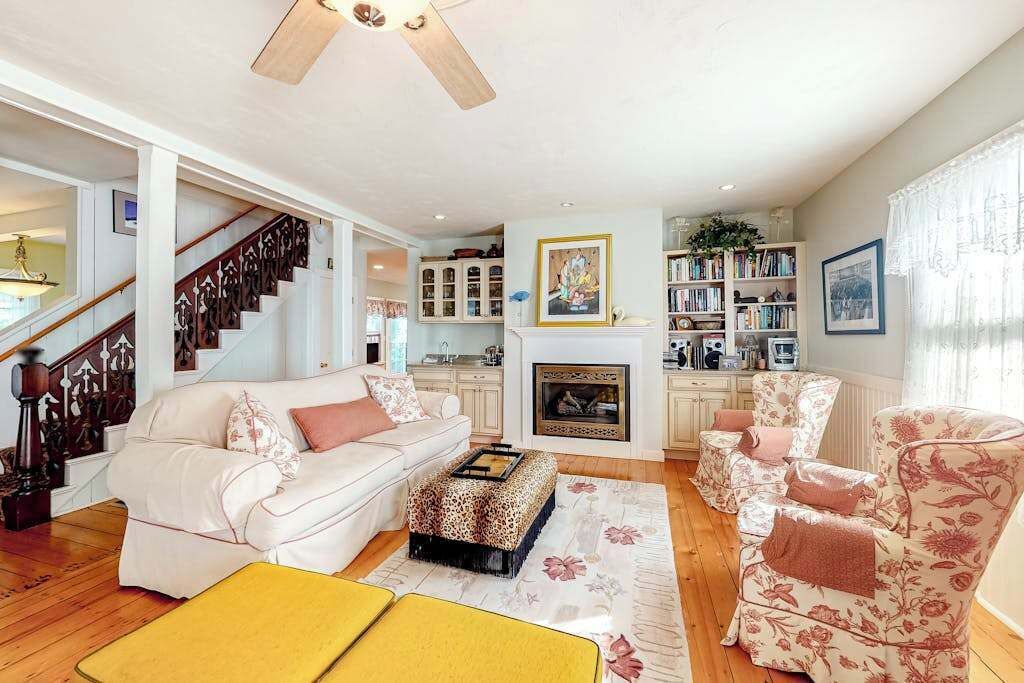 Elegant Dream Home W/ Luxurious Living Spaces, Full Kitchen, & Wraparound Porch - Oak Bluffs, MA