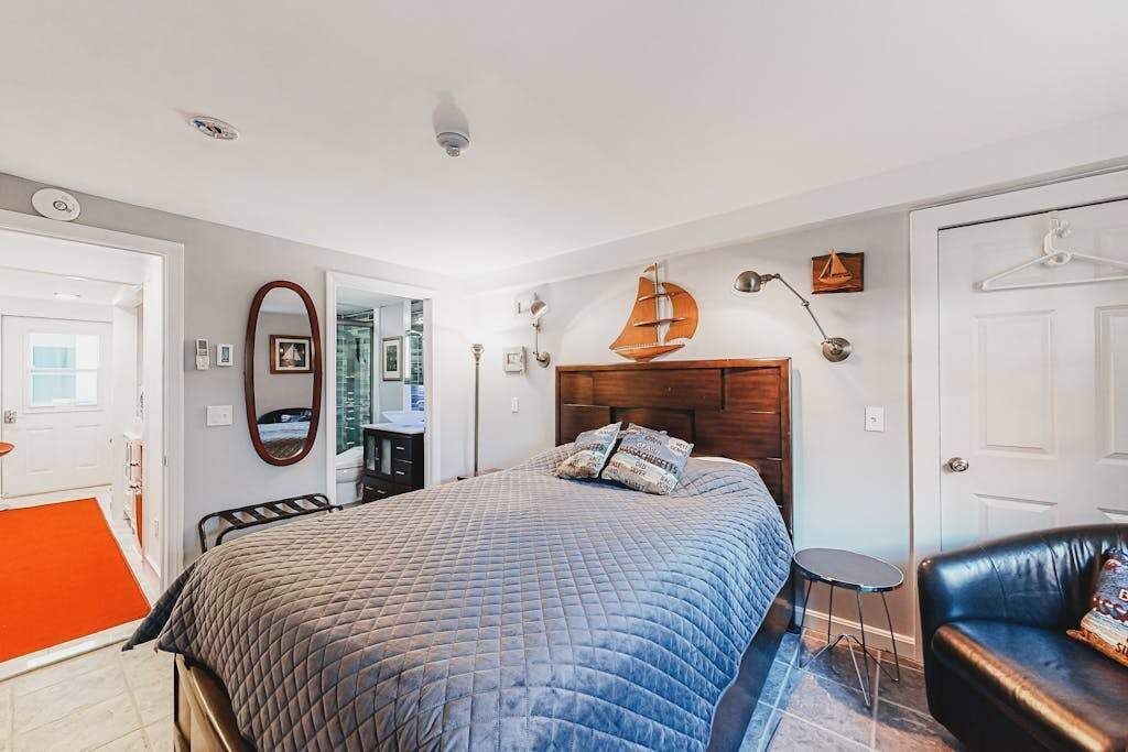 Beautiful Condo Near The Ocean With Heated Pool, Hot Tub, Grills And Kitchenette - Provincetown, MA