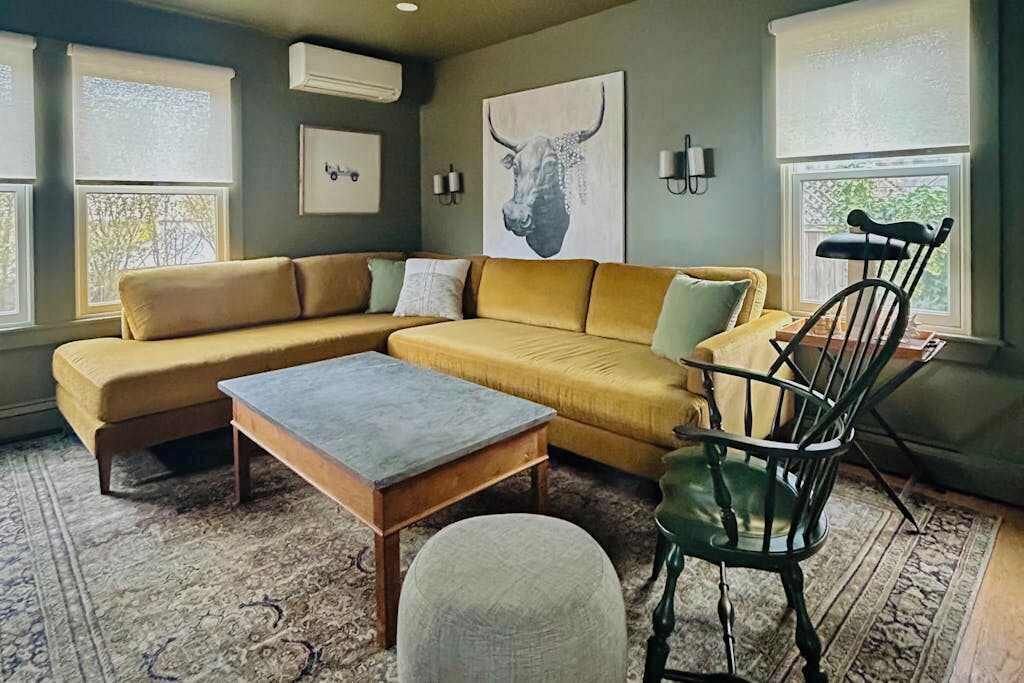 West End Updated Dog Friendly Home W/ Firepit, Ac & Yard - Provincetown, MA