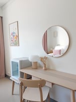 Quarto Duplo, 1 cama queen-size, vista para o jardim | Secretária, secretária adequada para computadores portáteis 
