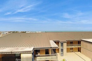 Oceanfront complex with beach access & charm - pools, tennis, fitness ...