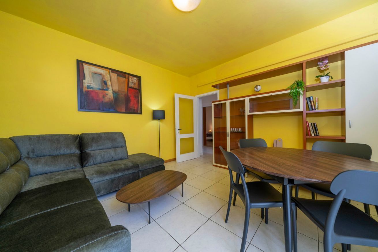 A Comfortable And Welcoming 60 Square Meters Apartment, Perfect For Four People, Located On The Fourth Floor Of A Period Building Without An Elevator.the Property Is Located In A Quiet Area, Allowing Our Guests To Easily And Quickly Reach The Center Of U - Udine